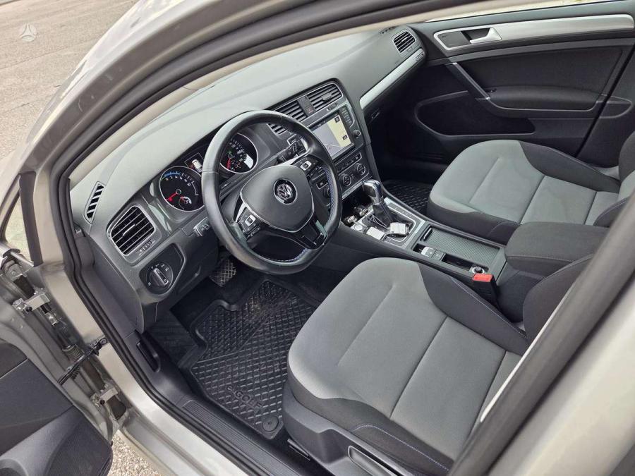 Grey Volkswagen Golf 2015 in Marijampole, with an engine capacity of 0.00 L and mileage of 146 thousand km for 5550 €, photo 13 on AUTOMOTO.COM.LV