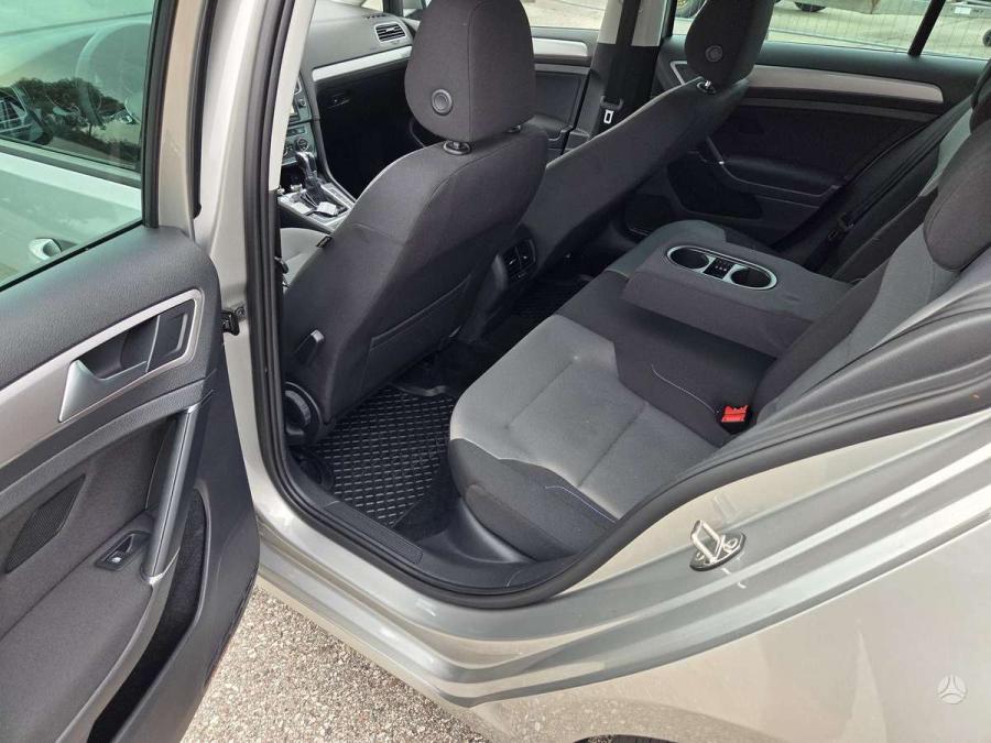 Grey Volkswagen Golf 2015 in Marijampole, with an engine capacity of 0.00 L and mileage of 146 thousand km for 5550 €, photo 14 on AUTOMOTO.COM.LV