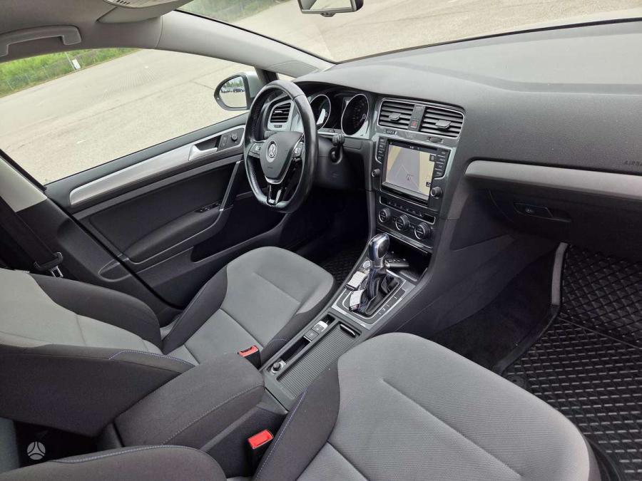 Grey Volkswagen Golf 2015 in Marijampole, with an engine capacity of 0.00 L and mileage of 146 thousand km for 5550 €, photo 15 on AUTOMOTO.COM.LV