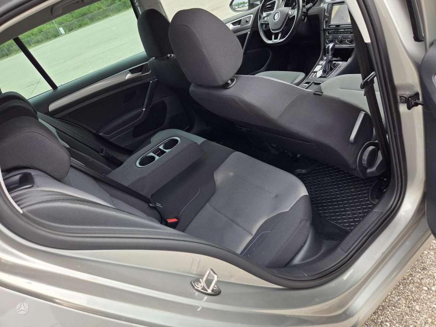 Grey Volkswagen Golf 2015 in Marijampole, with an engine capacity of 0.00 L and mileage of 146 thousand km for 5550 €, photo 16 on AUTOMOTO.COM.LV