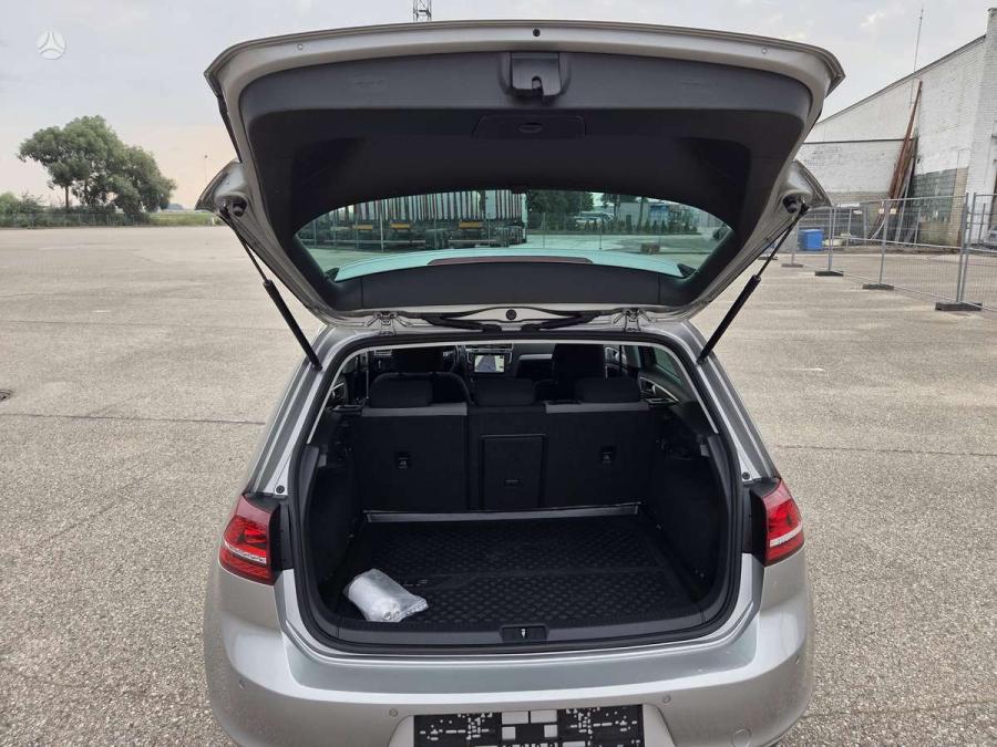 Grey Volkswagen Golf 2015 in Marijampole, with an engine capacity of 0.00 L and mileage of 146 thousand km for 5550 €, photo 17 on AUTOMOTO.COM.LV
