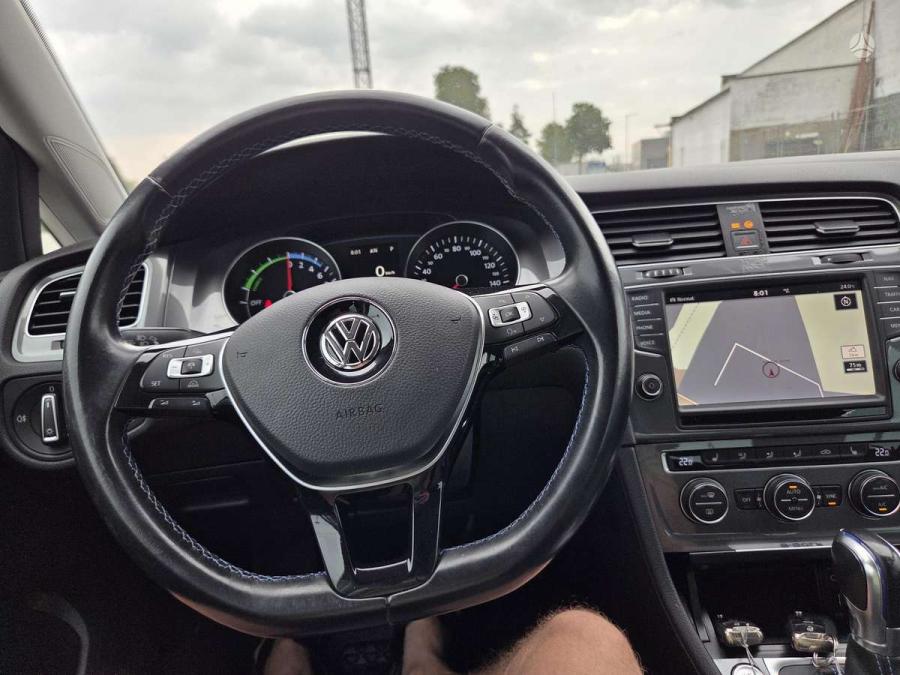 Grey Volkswagen Golf 2015 in Marijampole, with an engine capacity of 0.00 L and mileage of 146 thousand km for 5550 €, photo 18 on AUTOMOTO.COM.LV