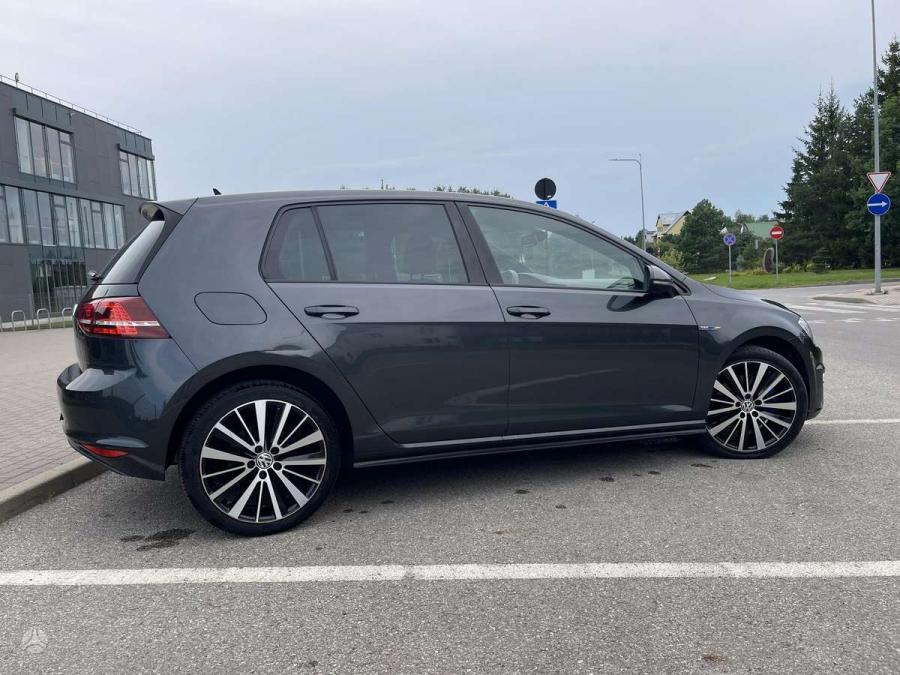 Grey Volkswagen Golf 2015 in Vilnius, with an engine capacity of 1.40 L and mileage of 219 thousand km for 9350 €, photo 7 on AUTOMOTO.COM.LV