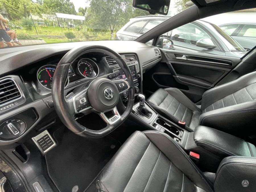 Grey Volkswagen Golf 2015 in Vilnius, with an engine capacity of 1.40 L and mileage of 219 thousand km for 9350 €, photo 26 on AUTOMOTO.COM.LV