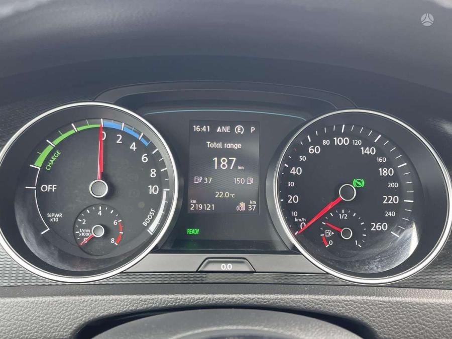 Grey Volkswagen Golf 2015 in Vilnius, with an engine capacity of 1.40 L and mileage of 219 thousand km for 9350 €, photo 27 on AUTOMOTO.COM.LV