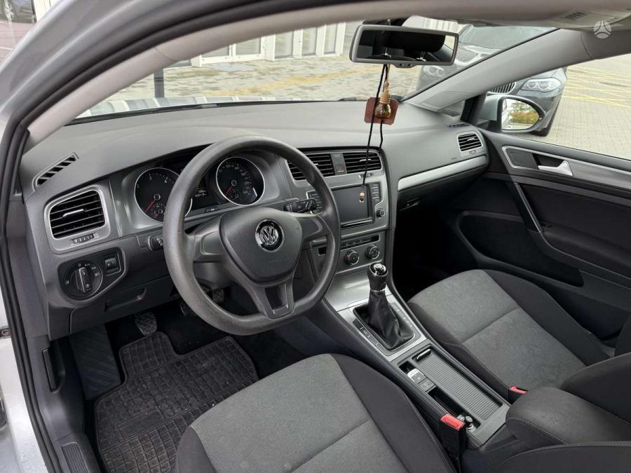 Pelēks Volkswagen Golf 2015 Viļņa, ar dzinēja tilpumu 1.60 L un nobraukumu 300 tūkst. km par 4700 €, foto 7 vietnē AUTOMOTO.COM.LV