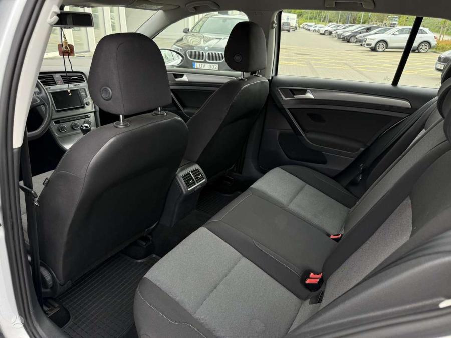 Pelēks Volkswagen Golf 2015 Viļņa, ar dzinēja tilpumu 1.60 L un nobraukumu 300 tūkst. km par 4700 €, foto 9 vietnē AUTOMOTO.COM.LV