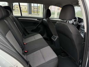 Pelēks Volkswagen Golf 2015 Viļņa, ar dzinēja tilpumu 1.60 L un nobraukumu 300 tūkst. km par 4700 €, foto 10 vietnē AUTOMOTO.COM.LV