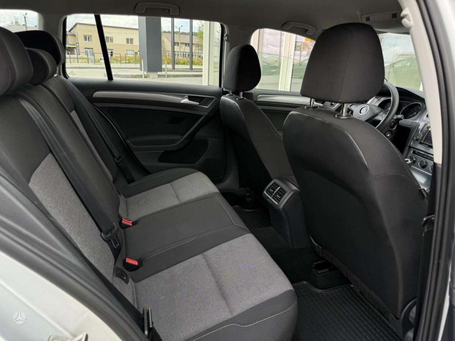 Pelēks Volkswagen Golf 2015 Viļņa, ar dzinēja tilpumu 1.60 L un nobraukumu 300 tūkst. km par 4700 €, foto 10 vietnē AUTOMOTO.COM.LV