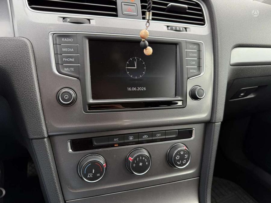 Pelēks Volkswagen Golf 2015 Viļņa, ar dzinēja tilpumu 1.60 L un nobraukumu 300 tūkst. km par 4700 €, foto 13 vietnē AUTOMOTO.COM.LV