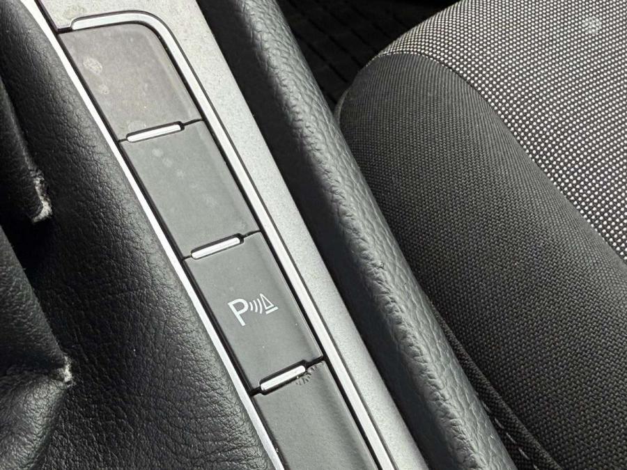 Pelēks Volkswagen Golf 2015 Viļņa, ar dzinēja tilpumu 1.60 L un nobraukumu 300 tūkst. km par 4700 €, foto 14 vietnē AUTOMOTO.COM.LV