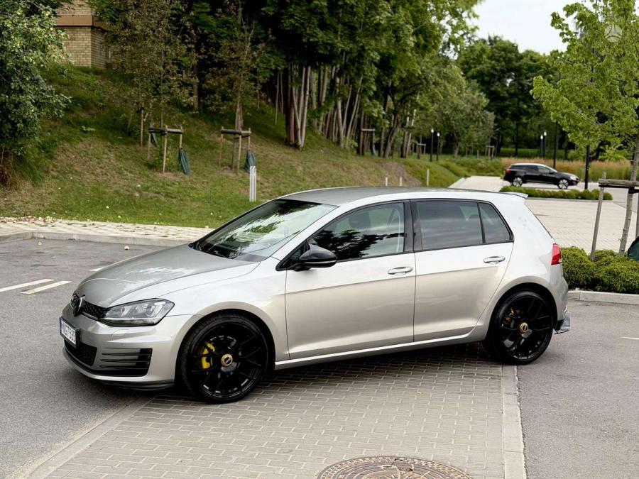 Grey Volkswagen Golf 2015 in Vilnius, with an engine capacity of 0.00 L and mileage of 284 thousand km for 7500 €, photo 5 on AUTOMOTO.COM.LV