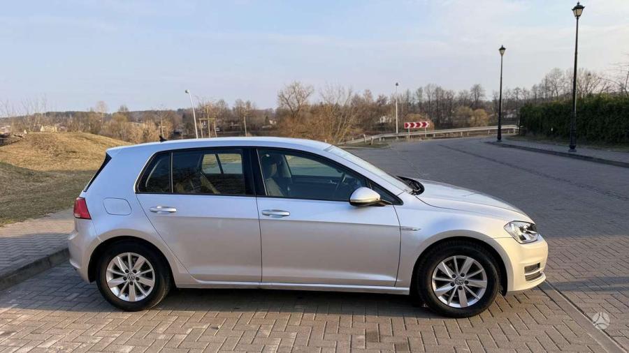 Grey Volkswagen Golf 2015 in Jonava, with an engine capacity of 1.60 L and mileage of 266 thousand km for 5100 €, photo 5 on AUTOMOTO.COM.LV