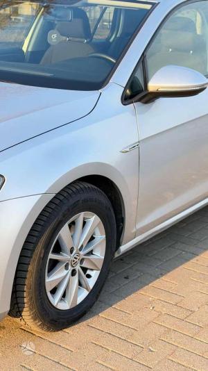 Grey Volkswagen Golf 2015 in Jonava, with an engine capacity of 1.60 L and mileage of 266 thousand km for 5100 €, photo 9 on AUTOMOTO.COM.LV