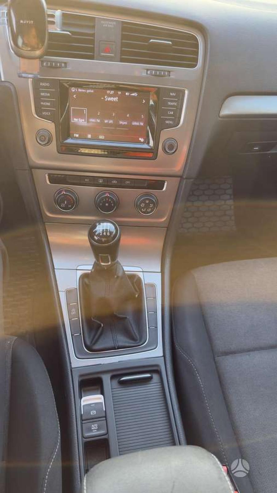 Grey Volkswagen Golf 2015 in Jonava, with an engine capacity of 1.60 L and mileage of 266 thousand km for 5100 €, photo 13 on AUTOMOTO.COM.LV