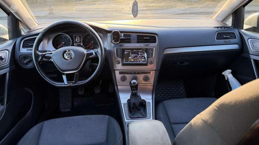 Grey Volkswagen Golf 2015 in Jonava, with an engine capacity of 1.60 L and mileage of 266 thousand km for 5100 €, photo 16 on AUTOMOTO.COM.LV