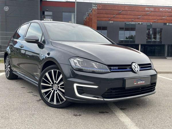 Grey Volkswagen Golf 2015 in Vilnius, with an engine capacity of 1.40 L and mileage of 220 thousand km for 8999 €, photo 1 on AUTOMOTO.COM.LV