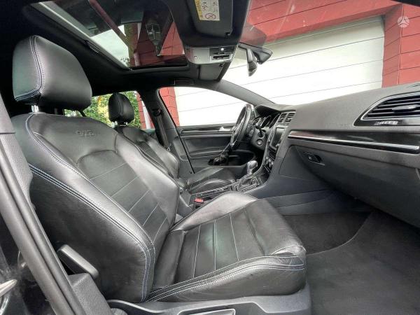 Grey Volkswagen Golf 2015 in Vilnius, with an engine capacity of 1.40 L and mileage of 220 thousand km for 8999 €, photo 3 on AUTOMOTO.COM.LV