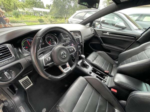 Grey Volkswagen Golf 2015 in Vilnius, with an engine capacity of 1.40 L and mileage of 220 thousand km for 8999 €, photo 4 on AUTOMOTO.COM.LV