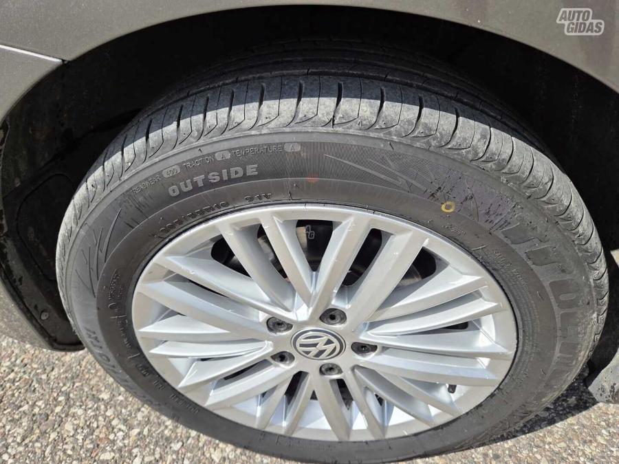 Grey Volkswagen Golf 2015 in Utena, with an engine capacity of 1.60 L and mileage of 215 thousand km for 7700 €, photo 11 on AUTOMOTO.COM.LV