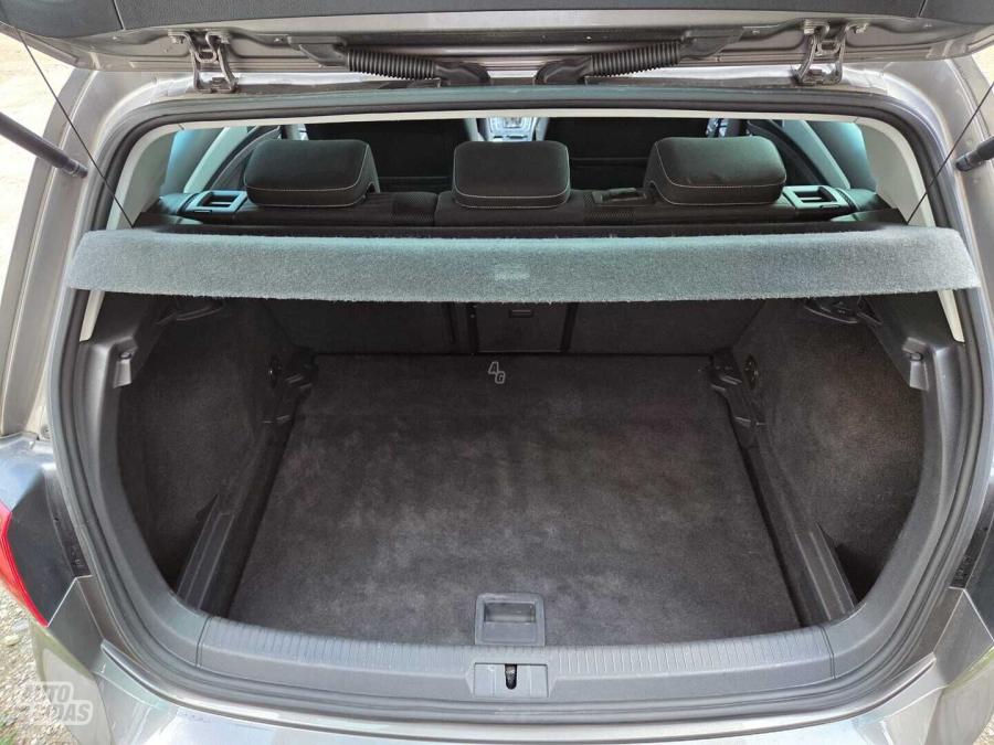 Grey Volkswagen Golf 2015 in Utena, with an engine capacity of 1.60 L and mileage of 215 thousand km for 7700 €, photo 14 on AUTOMOTO.COM.LV