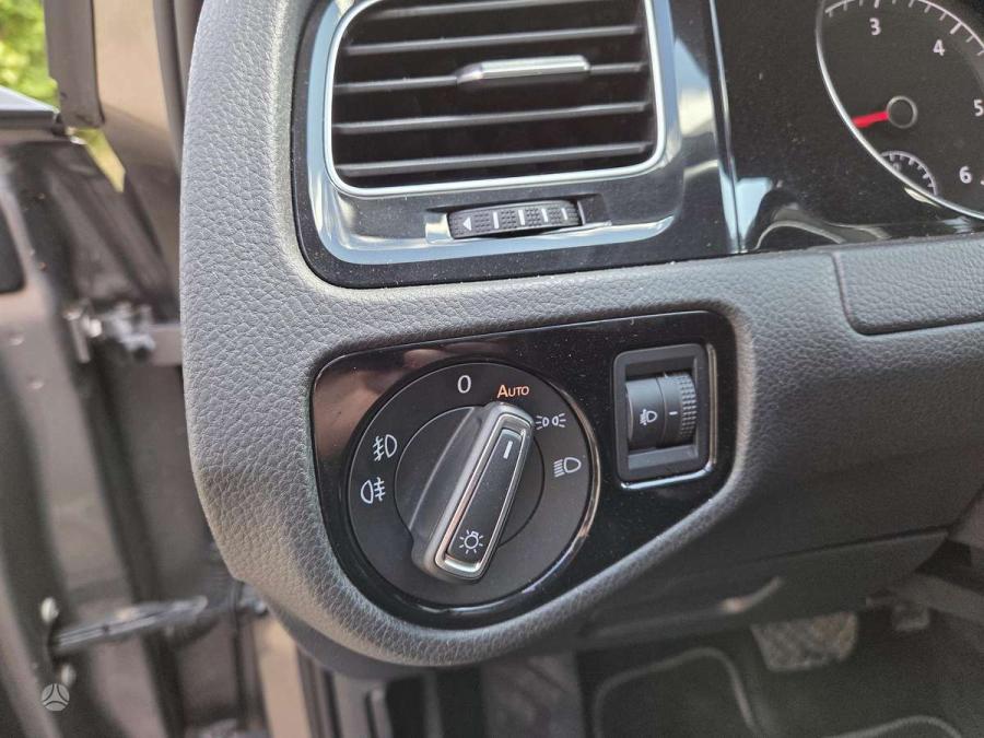Pelēks Volkswagen Golf 2015 Utena, ar dzinēja tilpumu 1.60 L un nobraukumu 216 tūkst. km par 7600 €, foto 25 vietnē AUTOMOTO.COM.LV