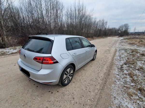 Pelēks Volkswagen Golf 2016 Viļņa, ar dzinēja tilpumu 0.00 L un nobraukumu 197 tūkst. km par 6500 €, foto 3 vietnē AUTOMOTO.COM.LV