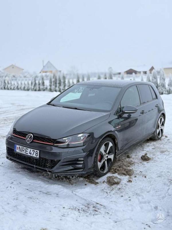 Grey Volkswagen Golf 2016 in Siauliai, with an engine capacity of 2.00 L and mileage of 151 thousand km for 14500 €, photo 2 on AUTOMOTO.COM.LV