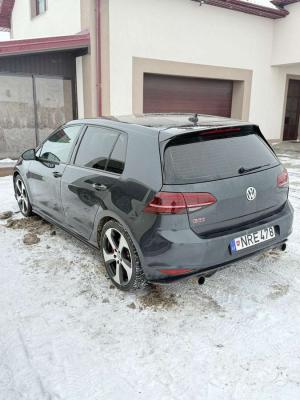 Grey Volkswagen Golf 2016 in Siauliai, with an engine capacity of 2.00 L and mileage of 151 thousand km for 14500 €, photo 3 on AUTOMOTO.COM.LV