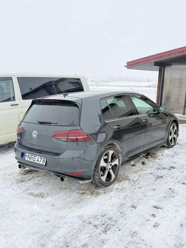 Grey Volkswagen Golf 2016 in Siauliai, with an engine capacity of 2.00 L and mileage of 151 thousand km for 14500 €, photo 4 on AUTOMOTO.COM.LV