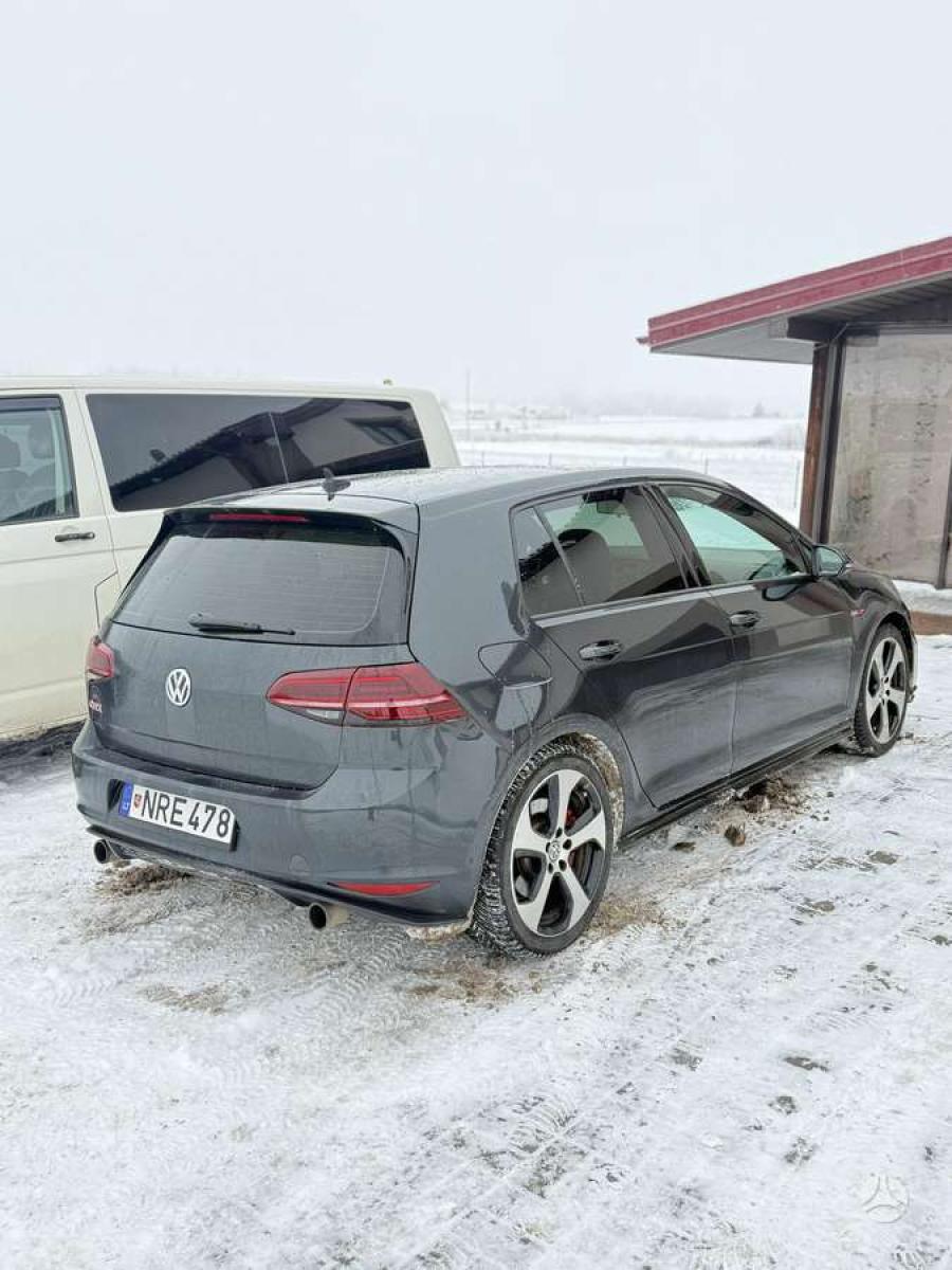 Grey Volkswagen Golf 2016 in Siauliai, with an engine capacity of 2.00 L and mileage of 151 thousand km for 14500 €, photo 4 on AUTOMOTO.COM.LV