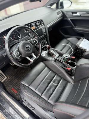 Grey Volkswagen Golf 2016 in Siauliai, with an engine capacity of 2.00 L and mileage of 151 thousand km for 14500 €, photo 5 on AUTOMOTO.COM.LV