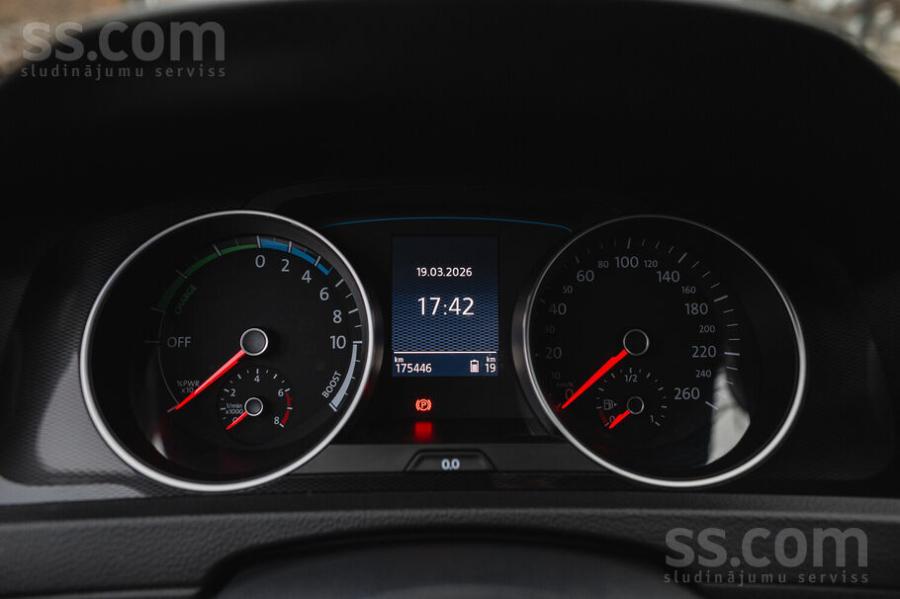 Pelēks Volkswagen Golf 2016 Jelgava, ar dzinēja tilpumu 1.40 L un nobraukumu 175 tūkst. km par 12000 €, foto 21 vietnē AUTOMOTO.COM.LV