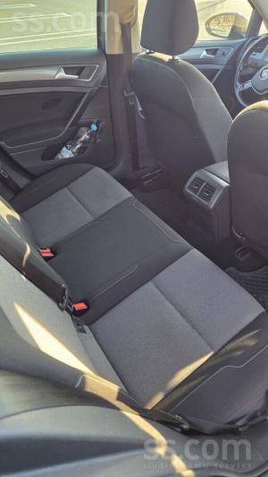 Grey Volkswagen Golf 2016 in Riga, with an engine capacity of 1.60 L and mileage of 338 thousand km for 5650 €, photo 7 on AUTOMOTO.COM.LV