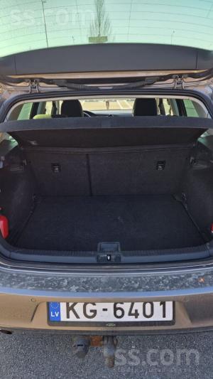 Grey Volkswagen Golf 2016 in Riga, with an engine capacity of 1.60 L and mileage of 338 thousand km for 5650 €, photo 9 on AUTOMOTO.COM.LV