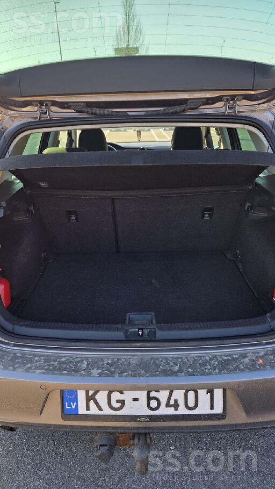 Grey Volkswagen Golf 2016 in Riga, with an engine capacity of 1.60 L and mileage of 338 thousand km for 5650 €, photo 9 on AUTOMOTO.COM.LV