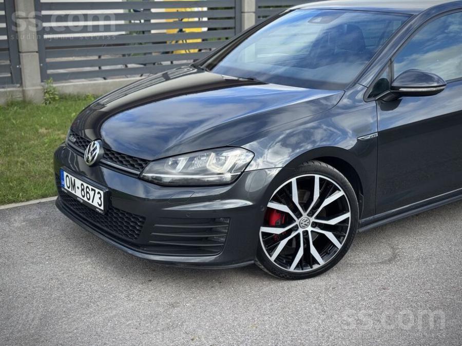 Grey Volkswagen Golf 2016 in Jelgava, with an engine capacity of 2.00 L and mileage of 213 thousand km for 12200 €, photo 3 on AUTOMOTO.COM.LV