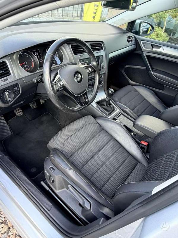 Pelēks Volkswagen Golf 2016 Viļņa, ar dzinēja tilpumu 1.60 L un nobraukumu 115 tūkst. km par 8900 €, foto 6 vietnē AUTOMOTO.COM.LV
