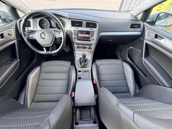 Pelēks Volkswagen Golf 2016 Viļņa, ar dzinēja tilpumu 1.60 L un nobraukumu 115 tūkst. km par 8900 €, foto 8 vietnē AUTOMOTO.COM.LV