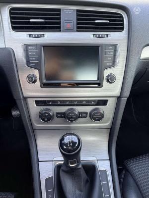 Grey Volkswagen Golf 2016 in Vilnius, with an engine capacity of 1.60 L and mileage of 115 thousand km for 8900 €, photo 10 on AUTOMOTO.COM.LV
