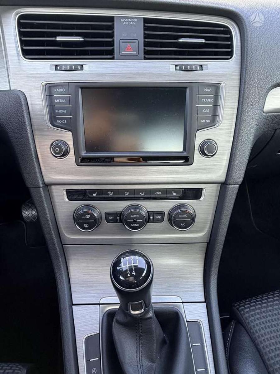 Grey Volkswagen Golf 2016 in Vilnius, with an engine capacity of 1.60 L and mileage of 115 thousand km for 8900 €, photo 10 on AUTOMOTO.COM.LV