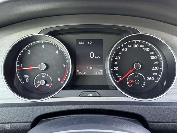 Pelēks Volkswagen Golf 2016 Viļņa, ar dzinēja tilpumu 1.60 L un nobraukumu 115 tūkst. km par 8900 €, foto 11 vietnē AUTOMOTO.COM.LV