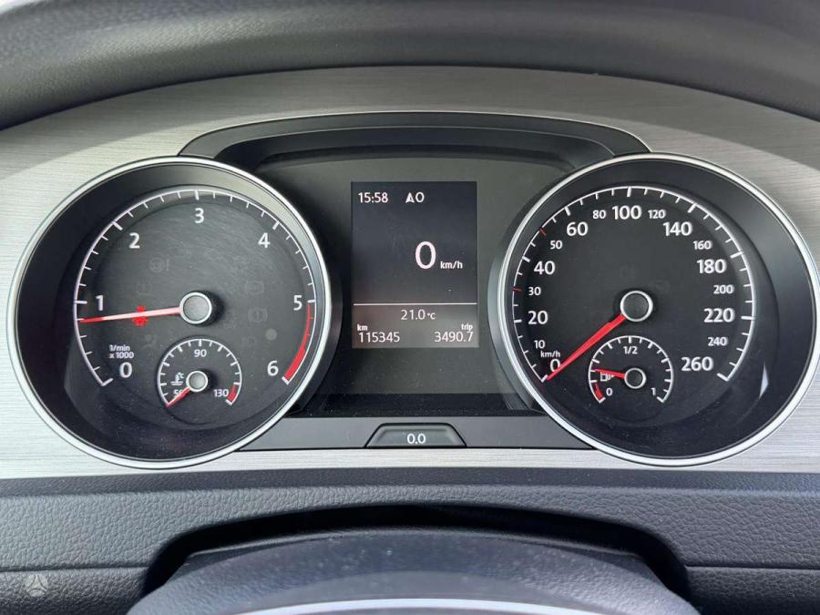 Pelēks Volkswagen Golf 2016 Viļņa, ar dzinēja tilpumu 1.60 L un nobraukumu 115 tūkst. km par 8900 €, foto 11 vietnē AUTOMOTO.COM.LV