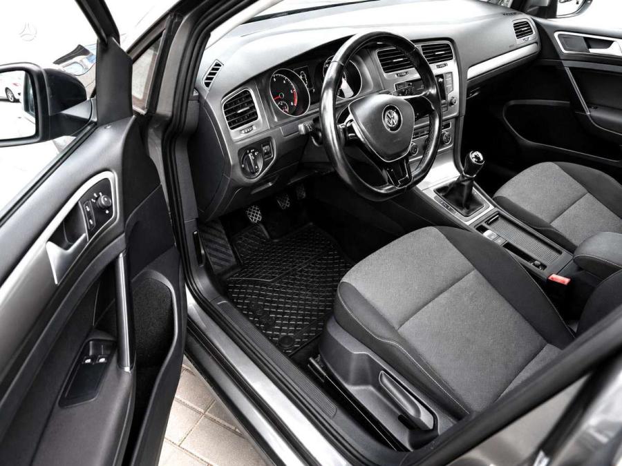 Grey Volkswagen Golf 2016 in Vilnius, with an engine capacity of 1.60 L and mileage of 167 thousand km for 6350 €, photo 5 on AUTOMOTO.COM.LV