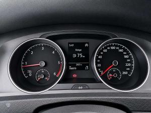 Grey Volkswagen Golf 2016 in Vilnius, with an engine capacity of 1.60 L and mileage of 167 thousand km for 6350 €, photo 7 on AUTOMOTO.COM.LV
