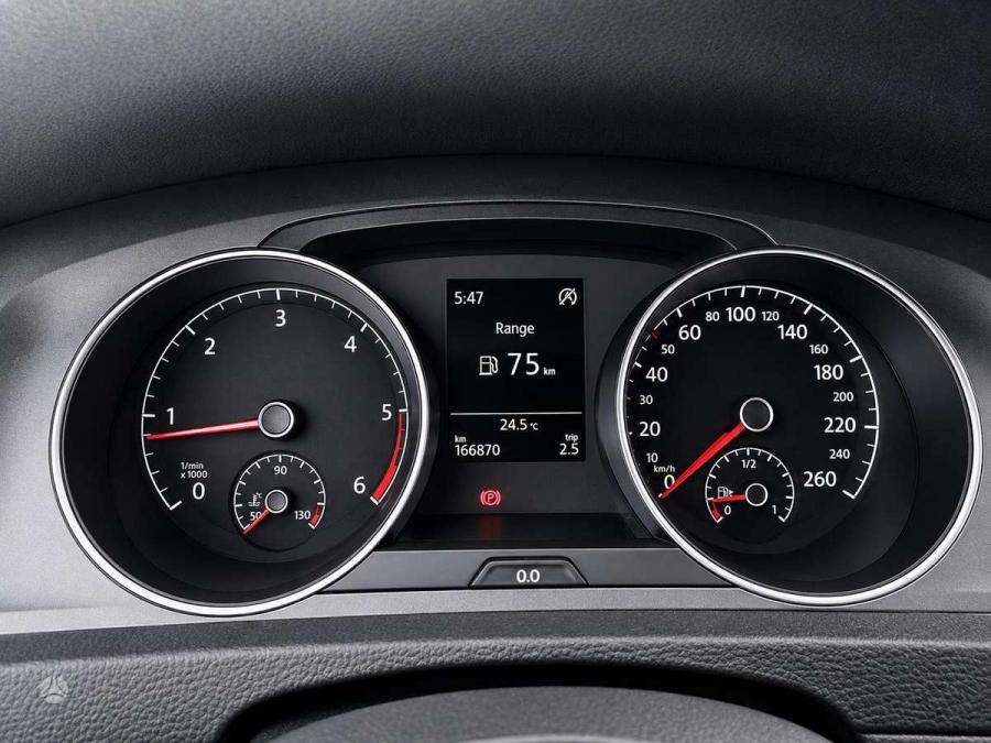 Grey Volkswagen Golf 2016 in Vilnius, with an engine capacity of 1.60 L and mileage of 167 thousand km for 6350 €, photo 7 on AUTOMOTO.COM.LV