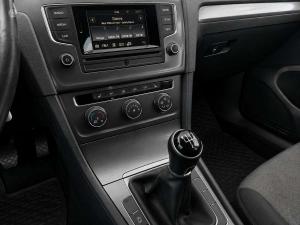 Grey Volkswagen Golf 2016 in Vilnius, with an engine capacity of 1.60 L and mileage of 167 thousand km for 6350 €, photo 8 on AUTOMOTO.COM.LV