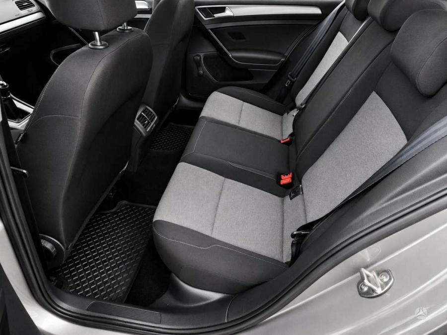 Grey Volkswagen Golf 2016 in Vilnius, with an engine capacity of 1.60 L and mileage of 167 thousand km for 6350 €, photo 10 on AUTOMOTO.COM.LV