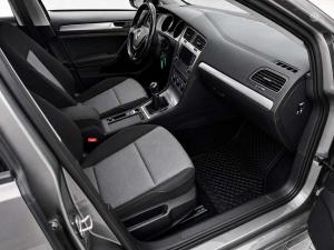 Grey Volkswagen Golf 2016 in Vilnius, with an engine capacity of 1.60 L and mileage of 167 thousand km for 6350 €, photo 12 on AUTOMOTO.COM.LV