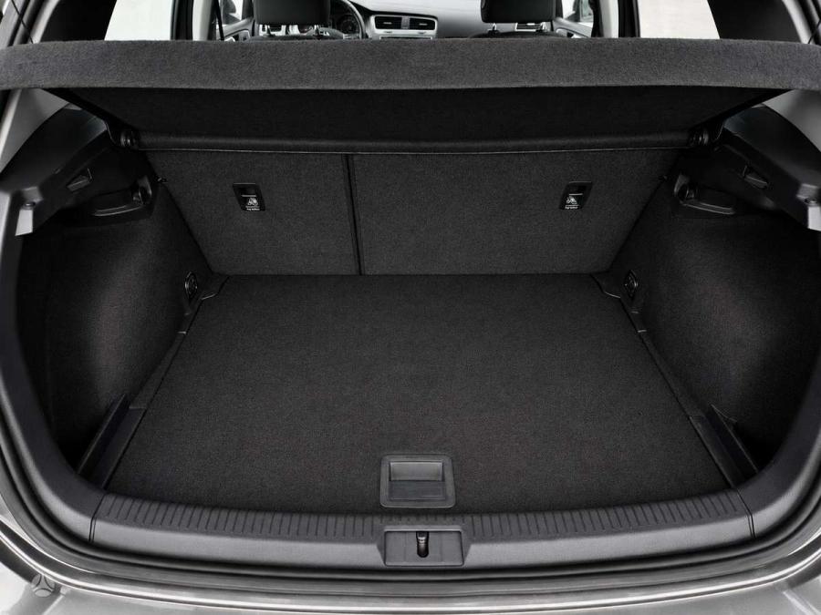 Grey Volkswagen Golf 2016 in Vilnius, with an engine capacity of 1.60 L and mileage of 167 thousand km for 6350 €, photo 13 on AUTOMOTO.COM.LV